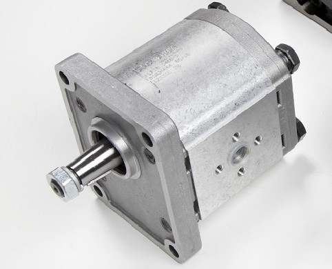 POMPE A INGRANAGGI GRUPPO 20 SINISTRA ALBERO CONICO - Dosio & Musso